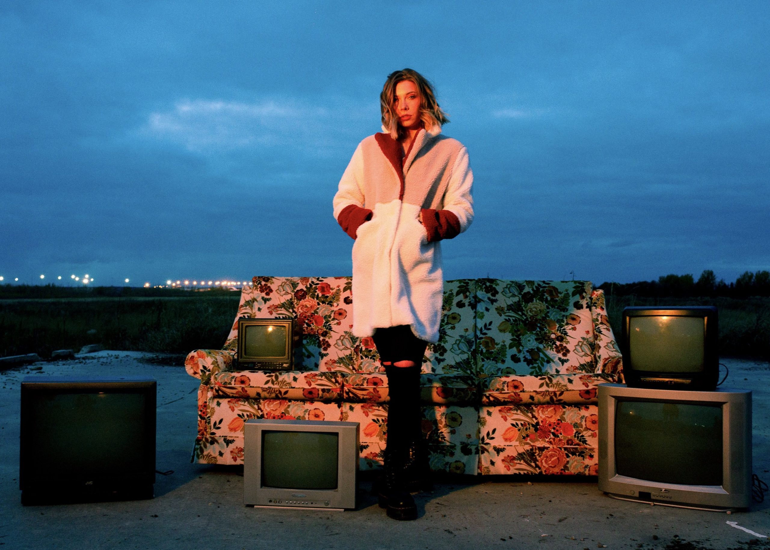 'Wallflower' is the captivating and empowering new single from Laur ...