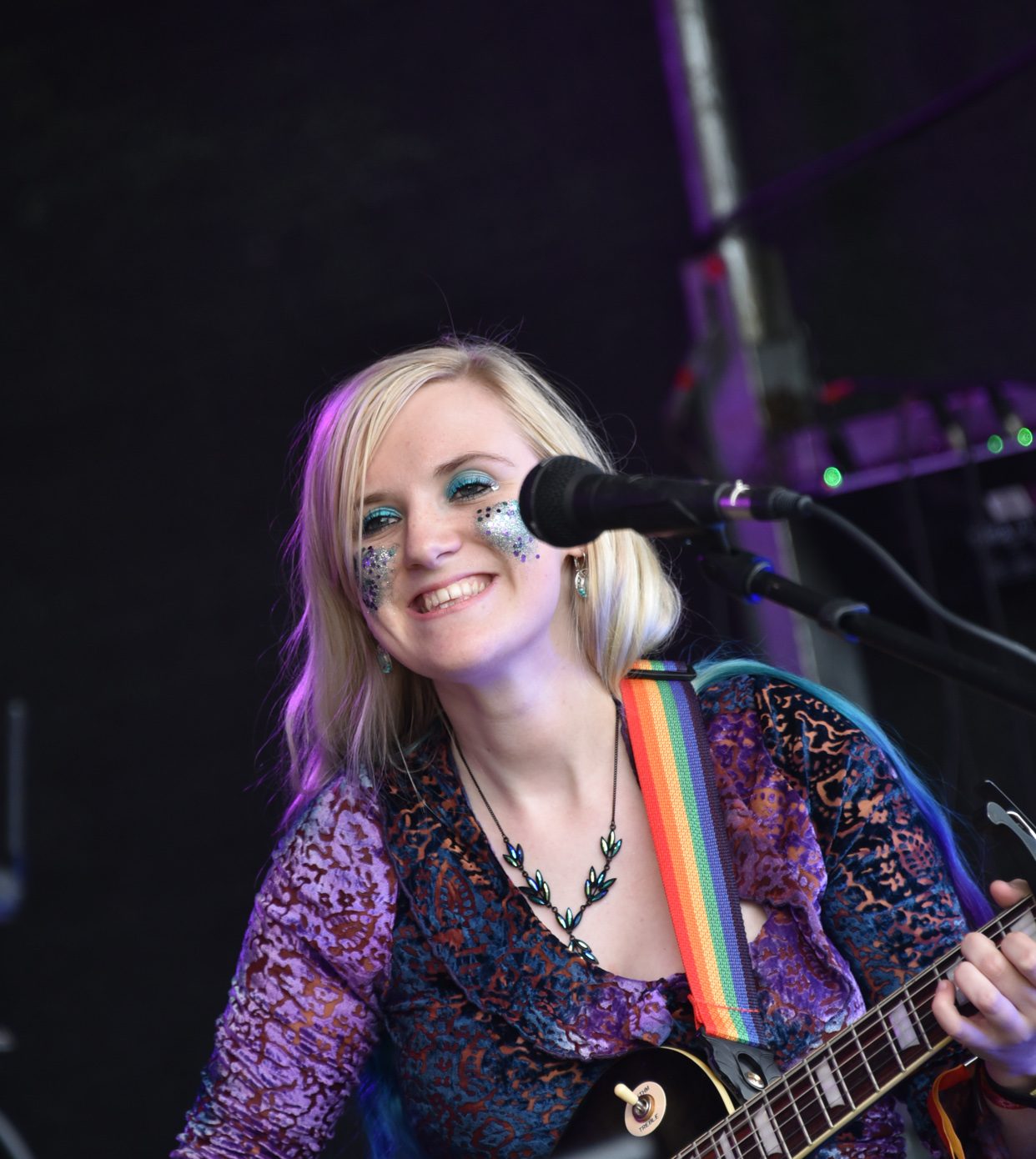 Who TF is Chloe Mogg? - Clout