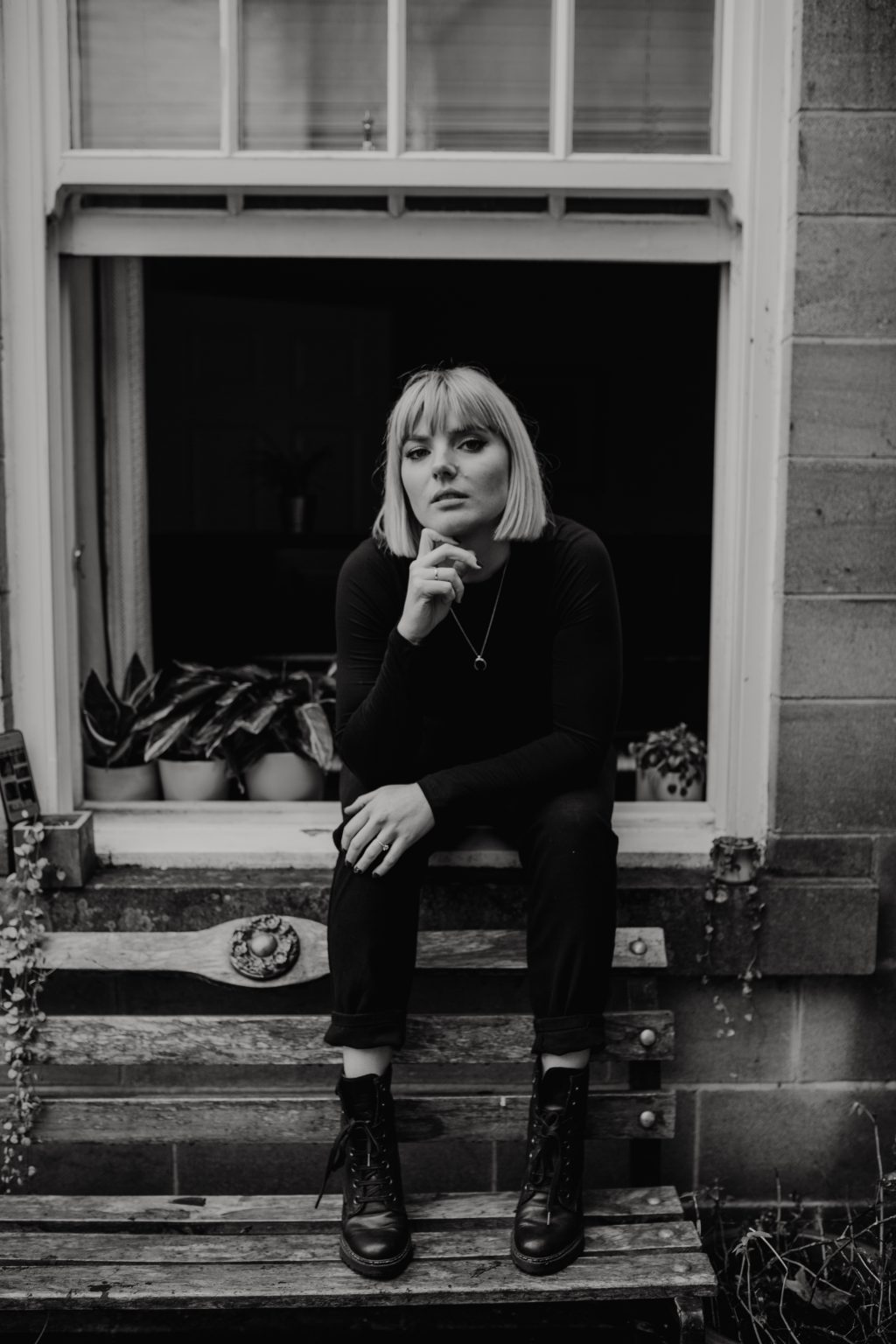 Jemma Johnson - Pretty in the Dark - Clout