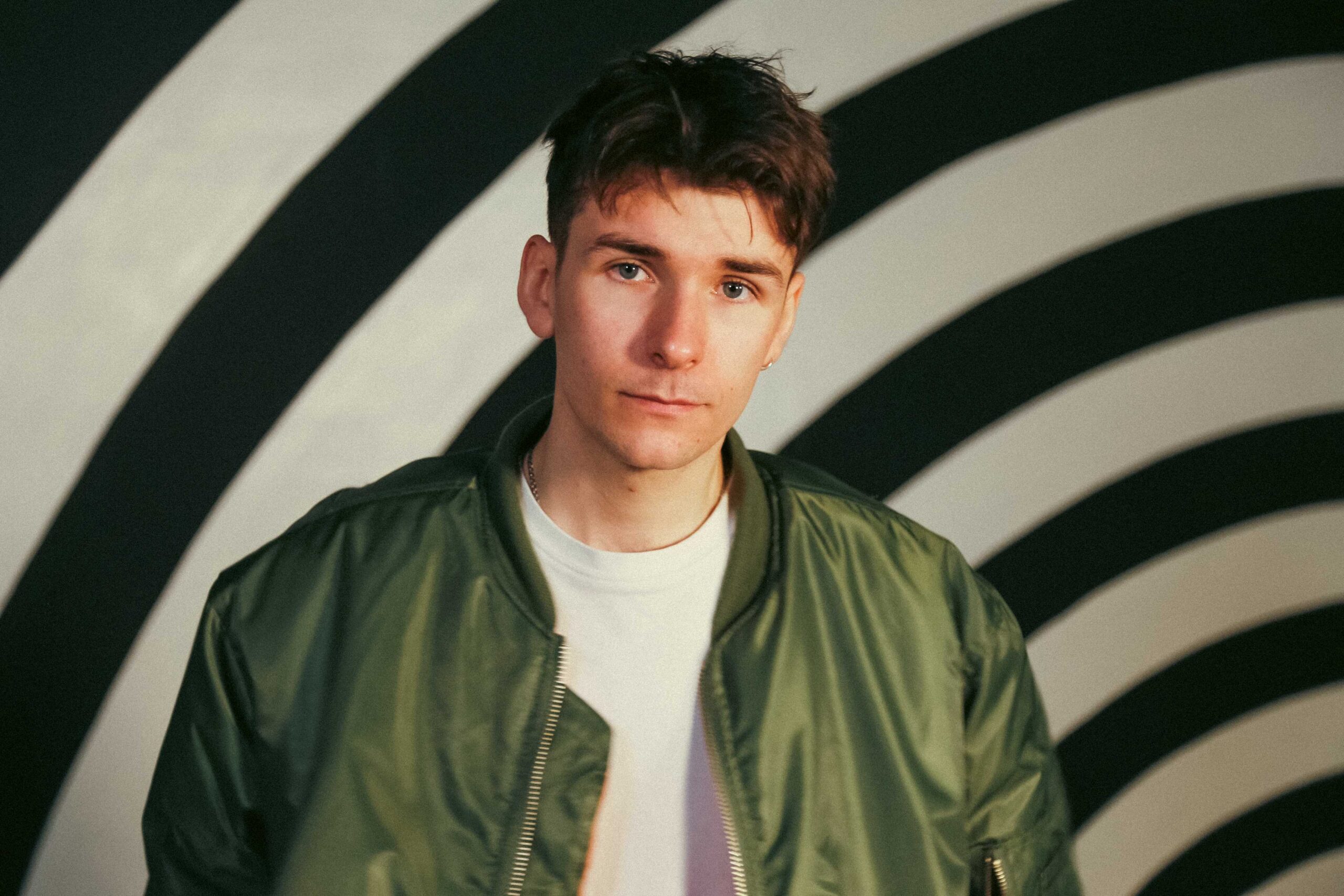 'Be Someone' is a rousing and catchy new debut single from DAWKS - Clout