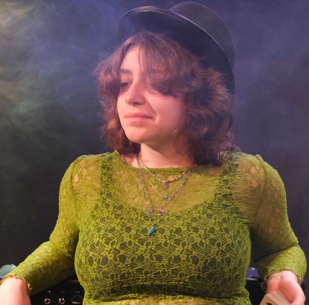 Who TF is Laura Lederer? - Clout